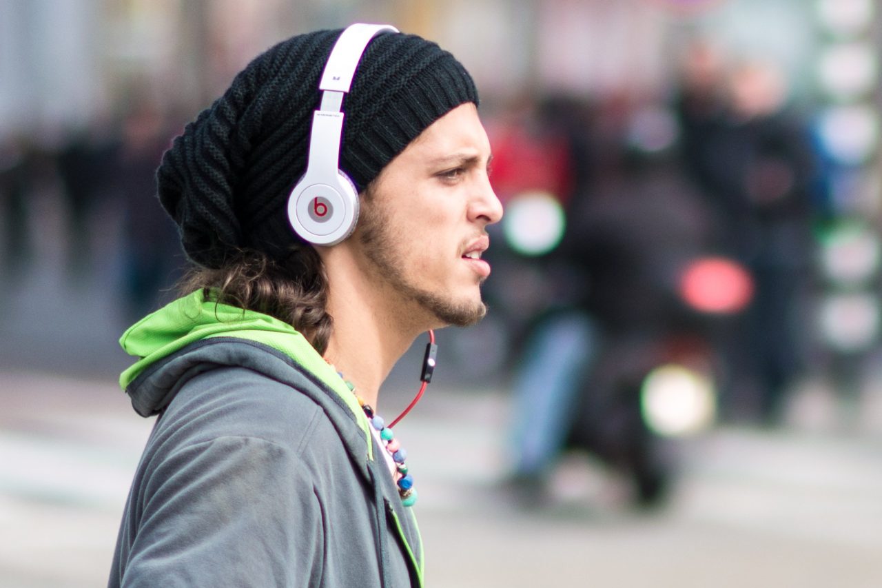 Savoir écouter de la musique dans le casque - Baptistevirot